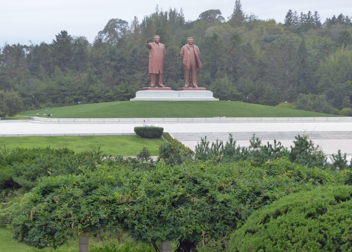 Gallery: statues of the Great Leaders - Travel with me