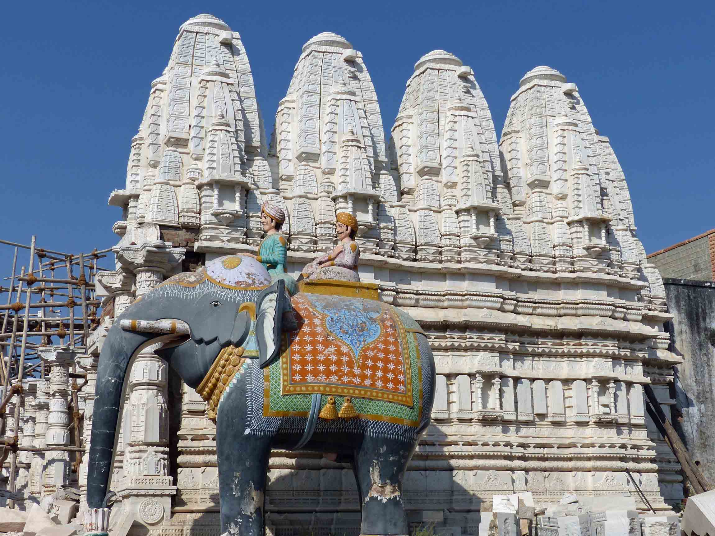 Meeting the locals in Narlai, Rajasthan - Travel with me