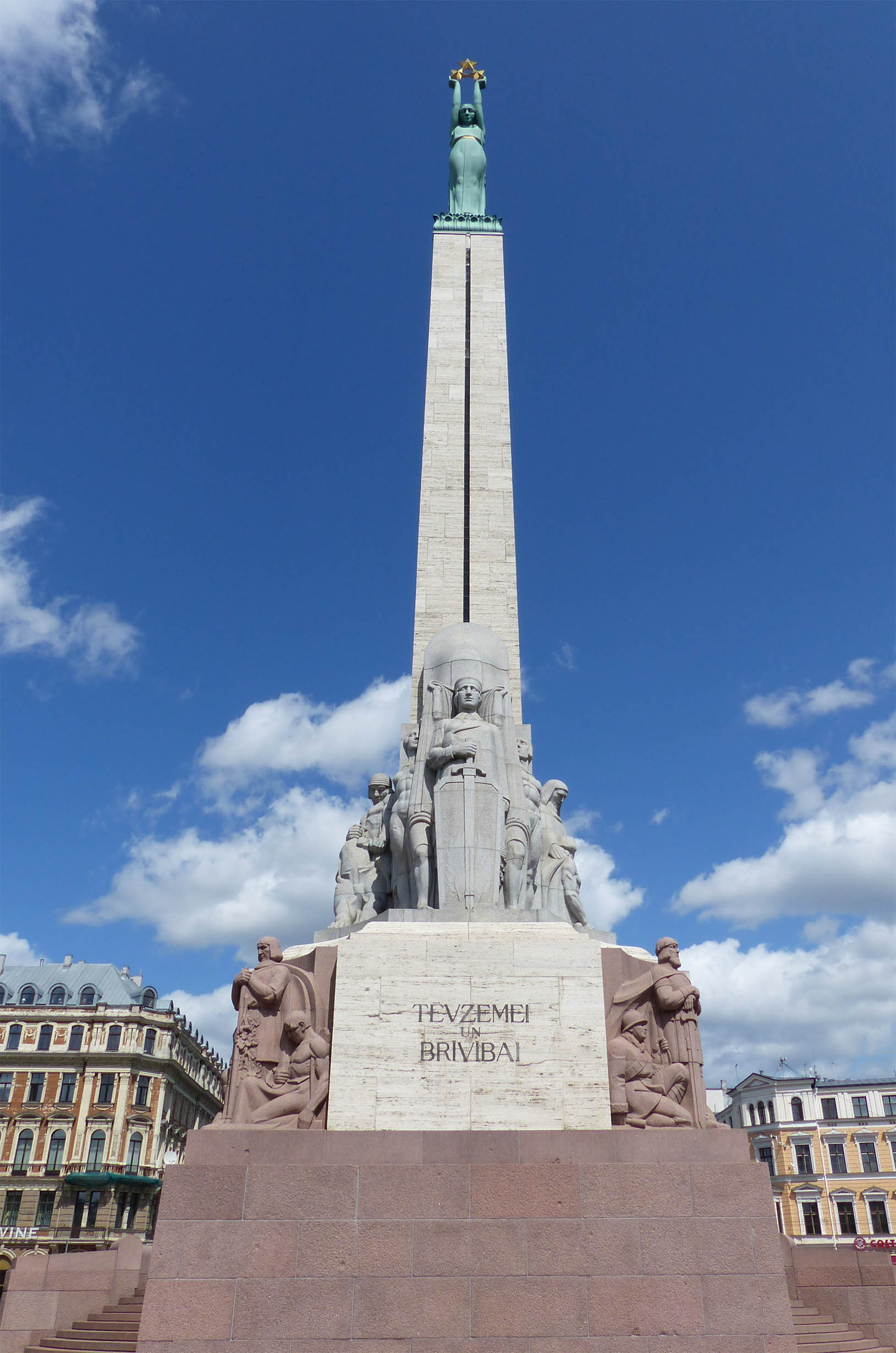 Introduction to some monuments in Riga - Travel with me
