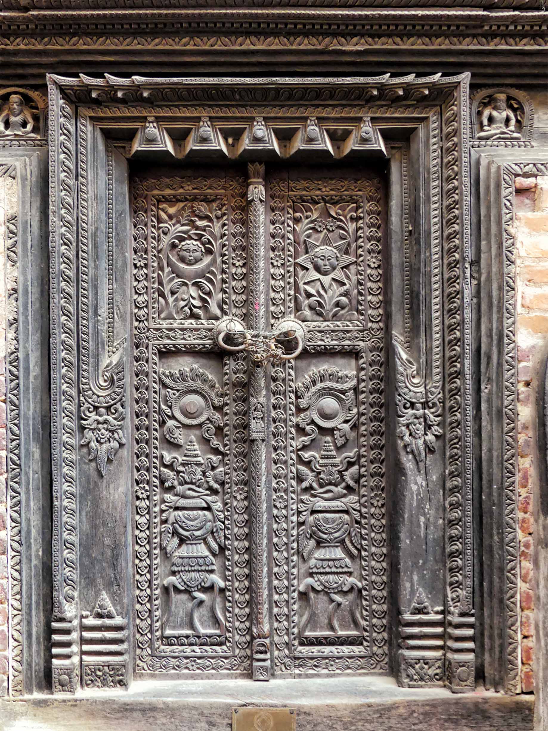 Gallery: the doors of Nepal - Travel with me