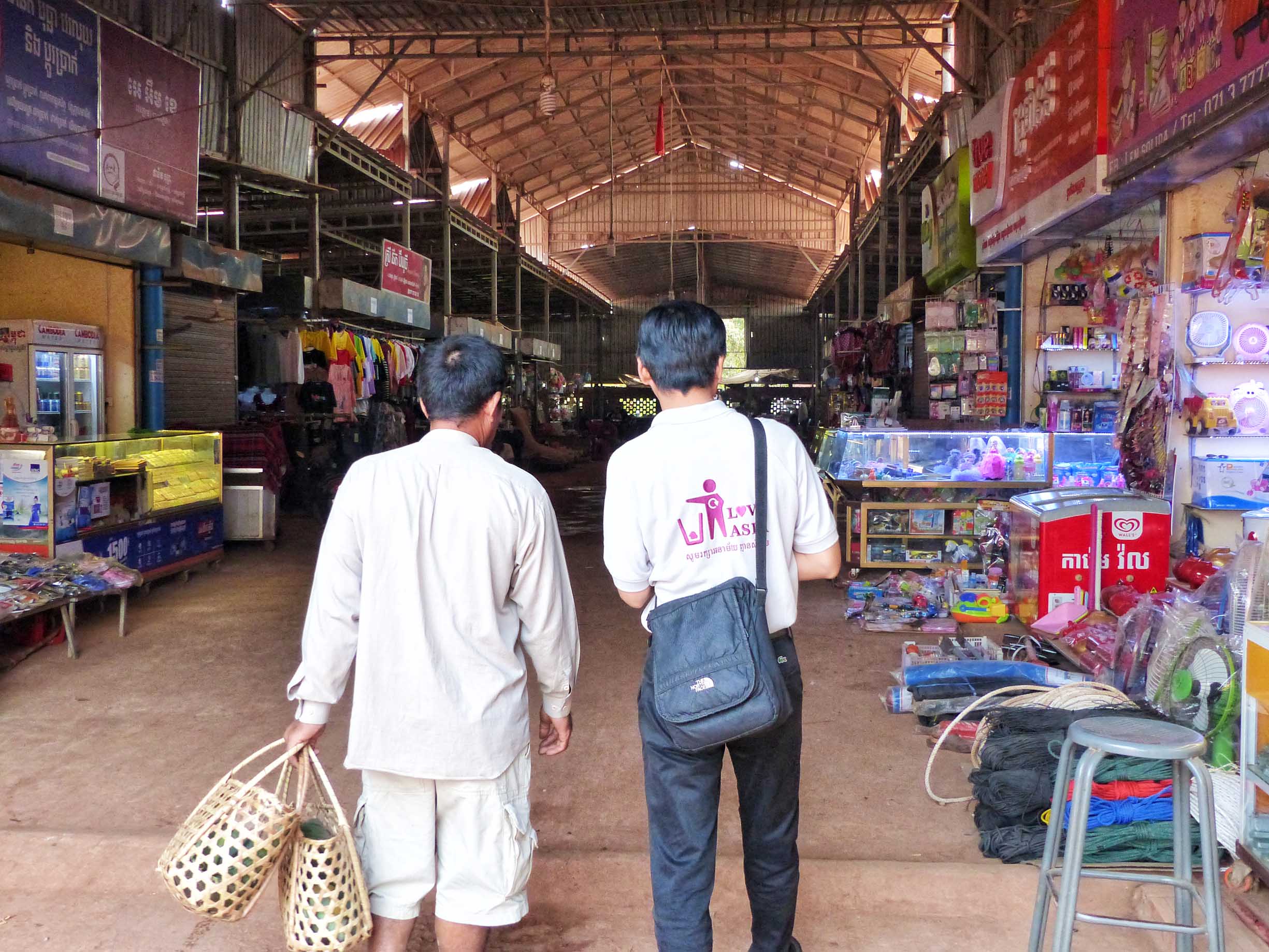 Lunch with Mr Noon and his family - Travel with me