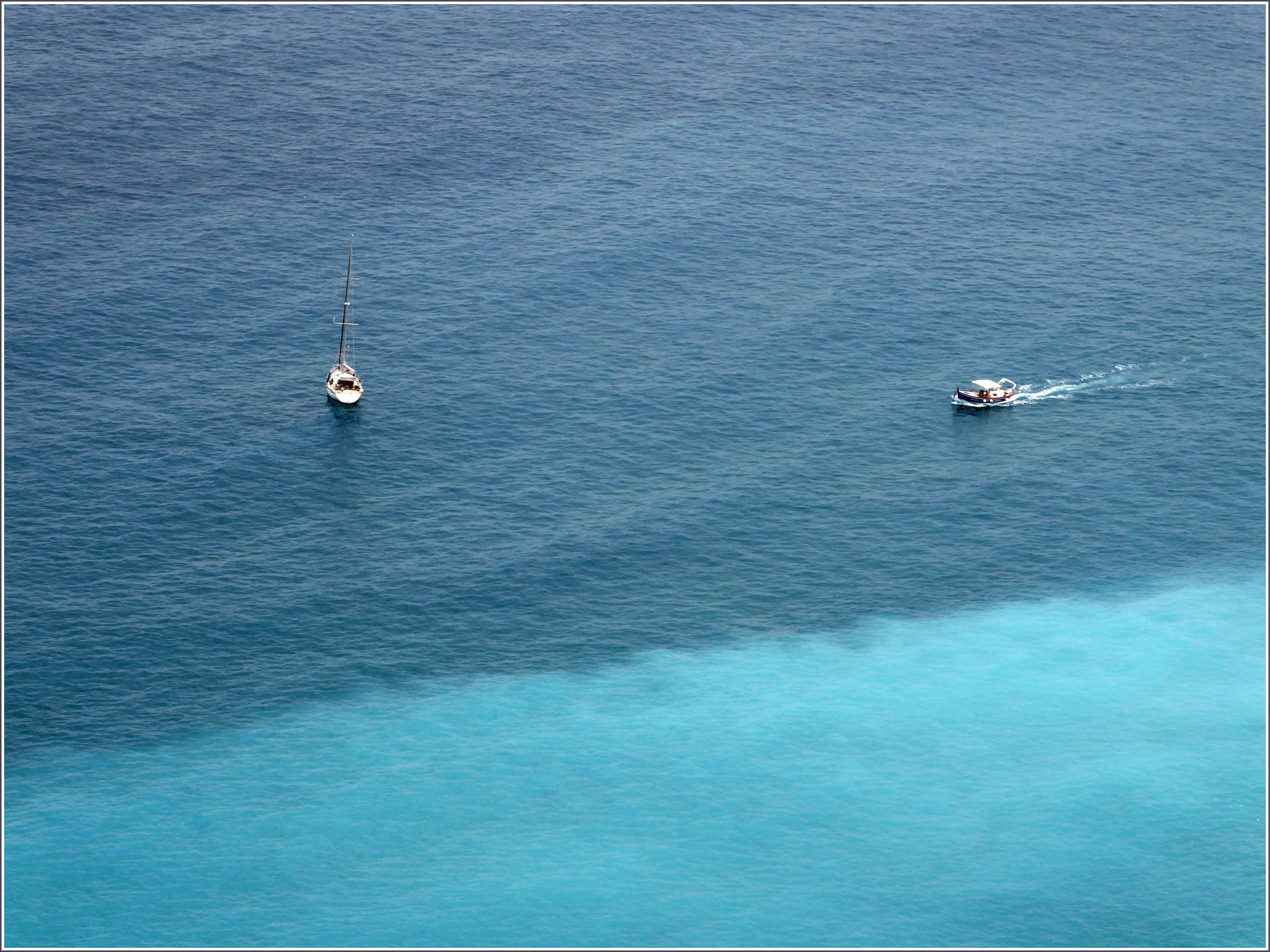 Gallery: having one colour - Travel with me